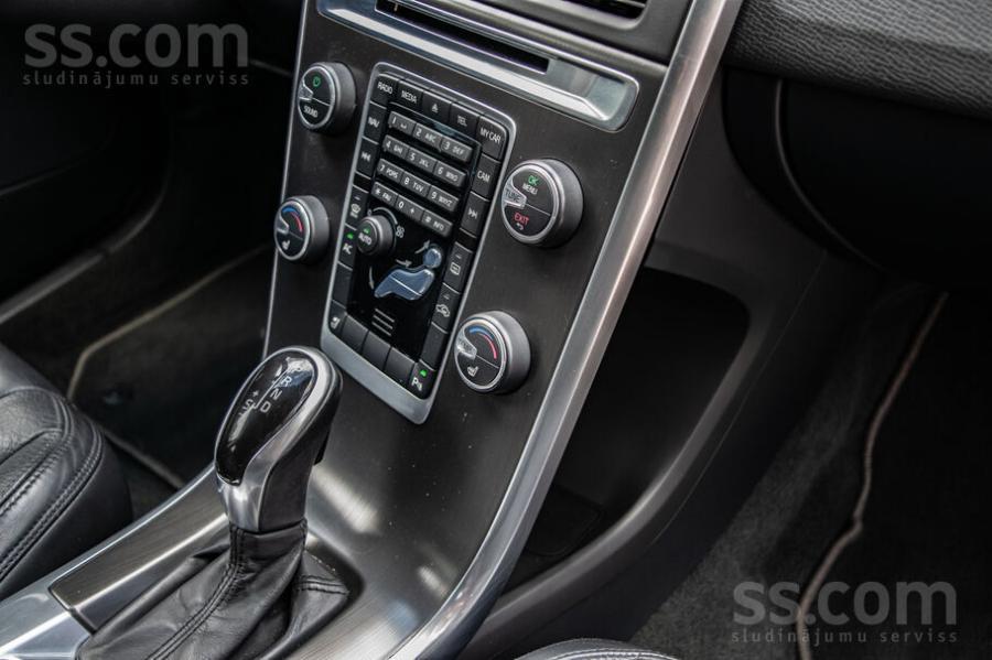 Zils Volvo XC60 2013 Tukums, ar dzinēja tilpumu 2.00 L un nobraukumu 250 tūkst. km par 11780 €, foto 23 vietnē AUTOMOTO.COM.LV