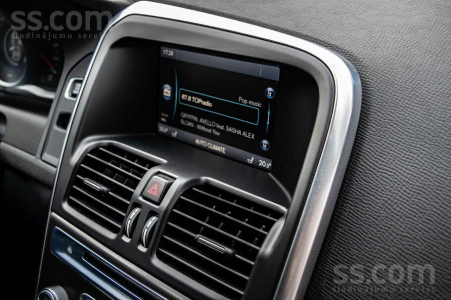 Zils Volvo XC60 2013 Tukums, ar dzinēja tilpumu 2.00 L un nobraukumu 250 tūkst. km par 11780 €, foto 24 vietnē AUTOMOTO.COM.LV