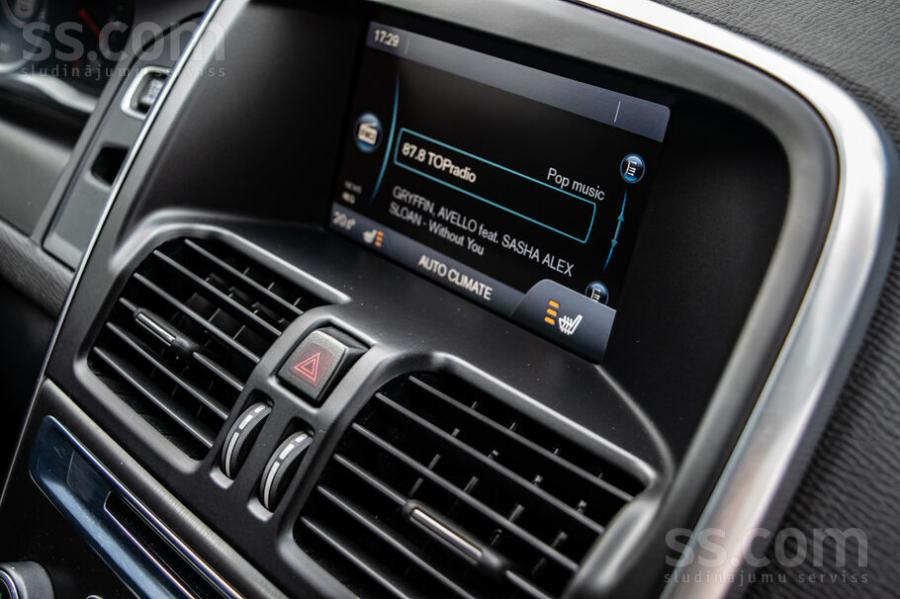 Zils Volvo XC60 2013 Tukums, ar dzinēja tilpumu 2.00 L un nobraukumu 250 tūkst. km par 11780 €, foto 25 vietnē AUTOMOTO.COM.LV