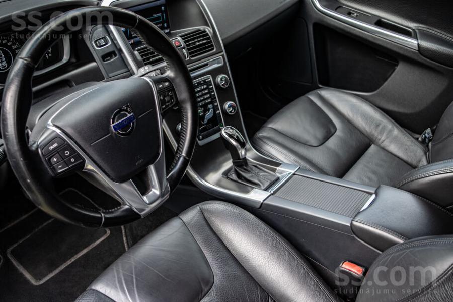 Zils Volvo XC60 2013 Tukums, ar dzinēja tilpumu 2.00 L un nobraukumu 250 tūkst. km par 11780 €, foto 31 vietnē AUTOMOTO.COM.LV