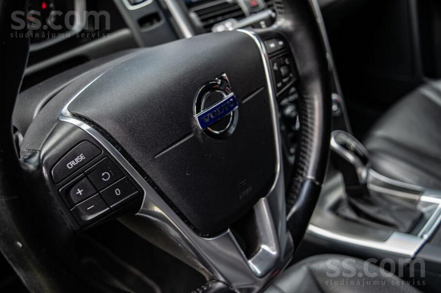 Zils Volvo XC60 2013 Tukums, ar dzinēja tilpumu 2.00 L un nobraukumu 250 tūkst. km par 11780 €, foto 32 vietnē AUTOMOTO.COM.LV