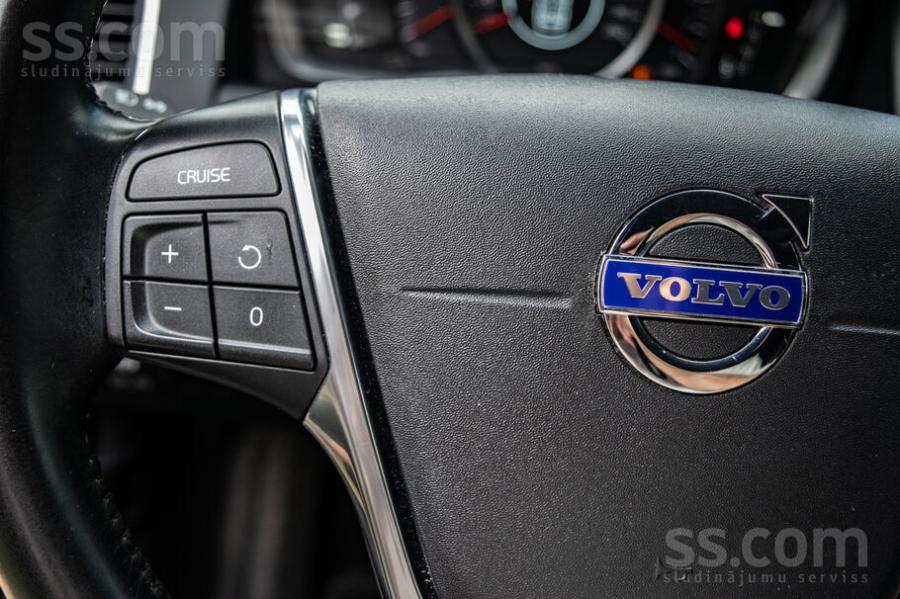 Zils Volvo XC60 2013 Tukums, ar dzinēja tilpumu 2.00 L un nobraukumu 250 tūkst. km par 11780 €, foto 36 vietnē AUTOMOTO.COM.LV