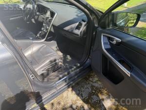 Zils Volvo XC60 2013 Rīga, ar dzinēja tilpumu 2.00 L un nobraukumu 280 tūkst. km par 13800 €, foto 13 vietnē AUTOMOTO.COM.LV