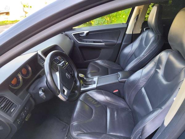 Blue Volvo XC60 2013 in Raseiniai, with an engine capacity of 2.40 L and mileage of 308 thousand km for 8200 €, photo 9 on AUTOMOTO.COM.LV