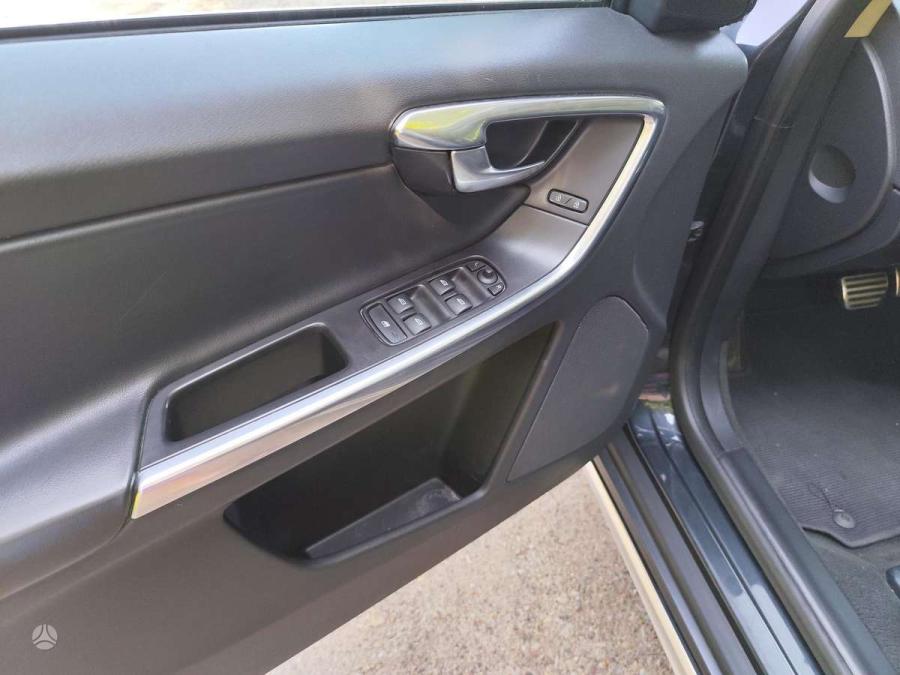 Blue Volvo XC60 2013 in Raseiniai, with an engine capacity of 2.40 L and mileage of 308 thousand km for 8200 €, photo 11 on AUTOMOTO.COM.LV