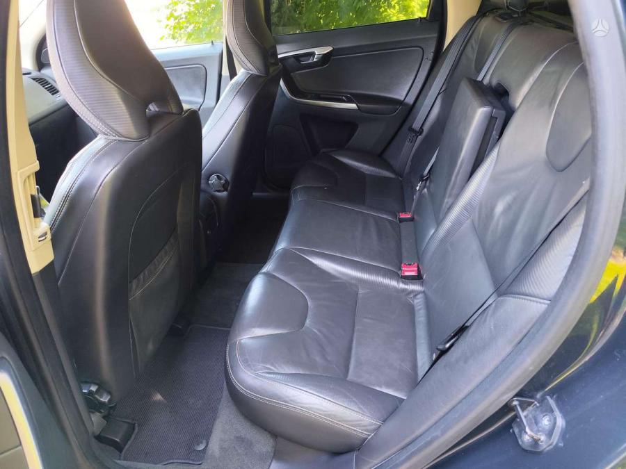 Blue Volvo XC60 2013 in Raseiniai, with an engine capacity of 2.40 L and mileage of 308 thousand km for 8200 €, photo 12 on AUTOMOTO.COM.LV