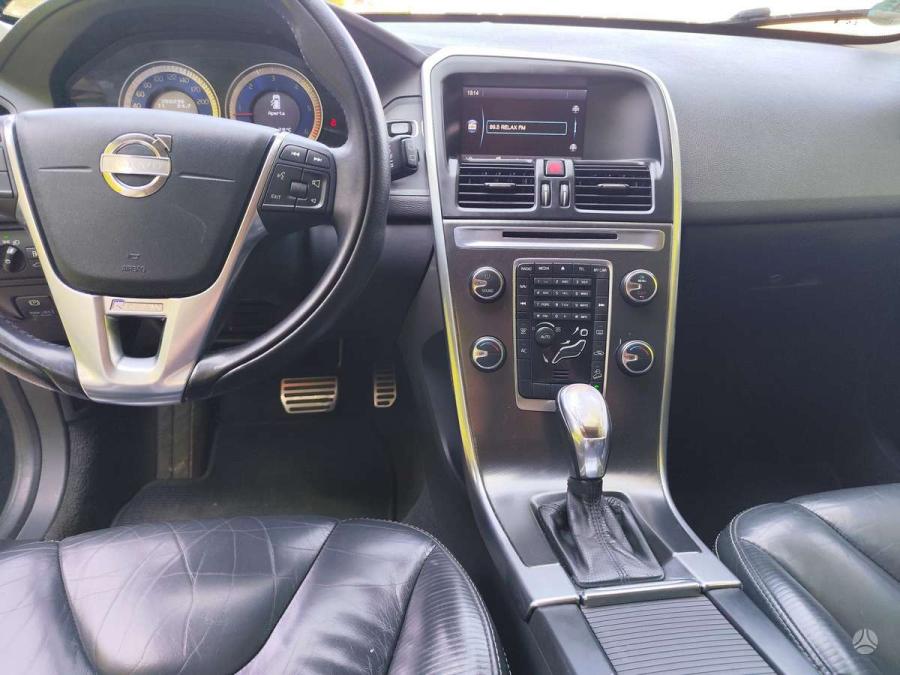 Blue Volvo XC60 2013 in Raseiniai, with an engine capacity of 2.40 L and mileage of 308 thousand km for 8200 €, photo 17 on AUTOMOTO.COM.LV