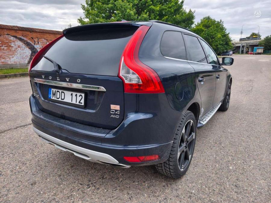 Blue Volvo XC60 2013 in Siauliai, with an engine capacity of 2.40 L and mileage of 256 thousand km for 10500 €, photo 5 on AUTOMOTO.COM.LV