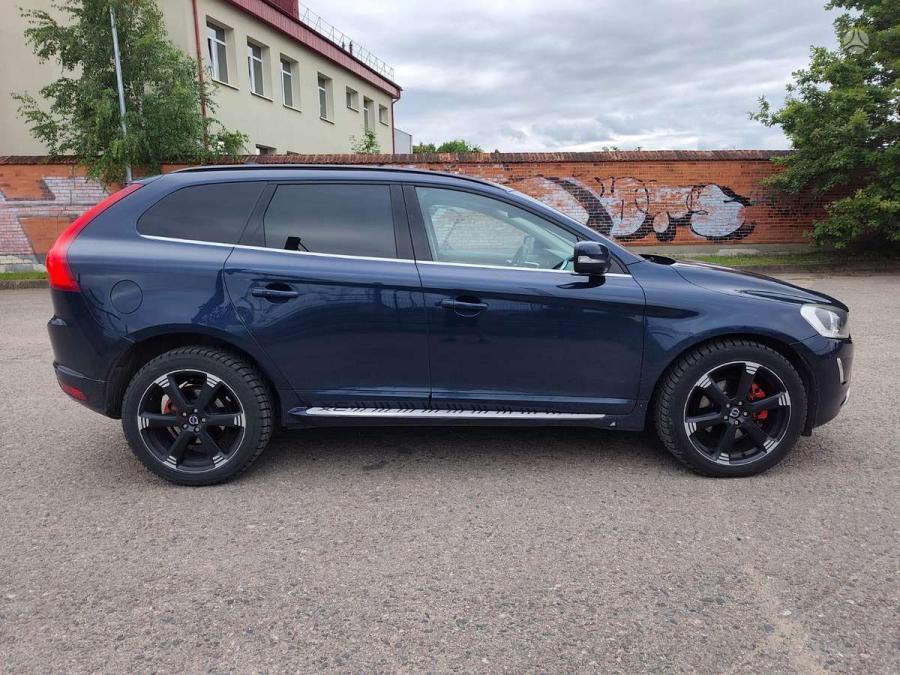 Blue Volvo XC60 2013 in Siauliai, with an engine capacity of 2.40 L and mileage of 256 thousand km for 10500 €, photo 8 on AUTOMOTO.COM.LV