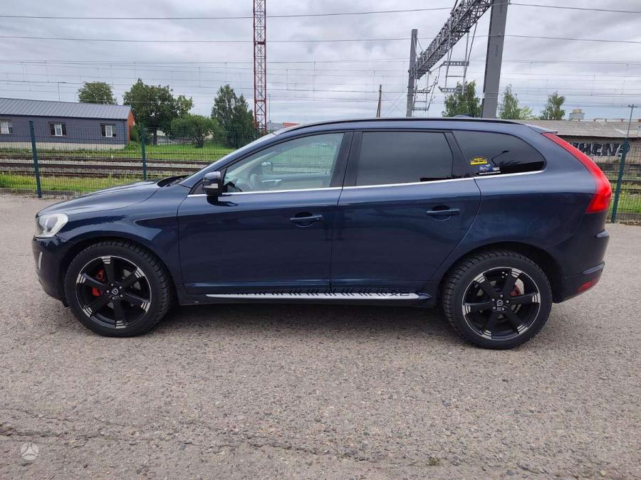 Blue Volvo XC60 2013 in Siauliai, with an engine capacity of 2.40 L and mileage of 256 thousand km for 10500 €, photo 9 on AUTOMOTO.COM.LV
