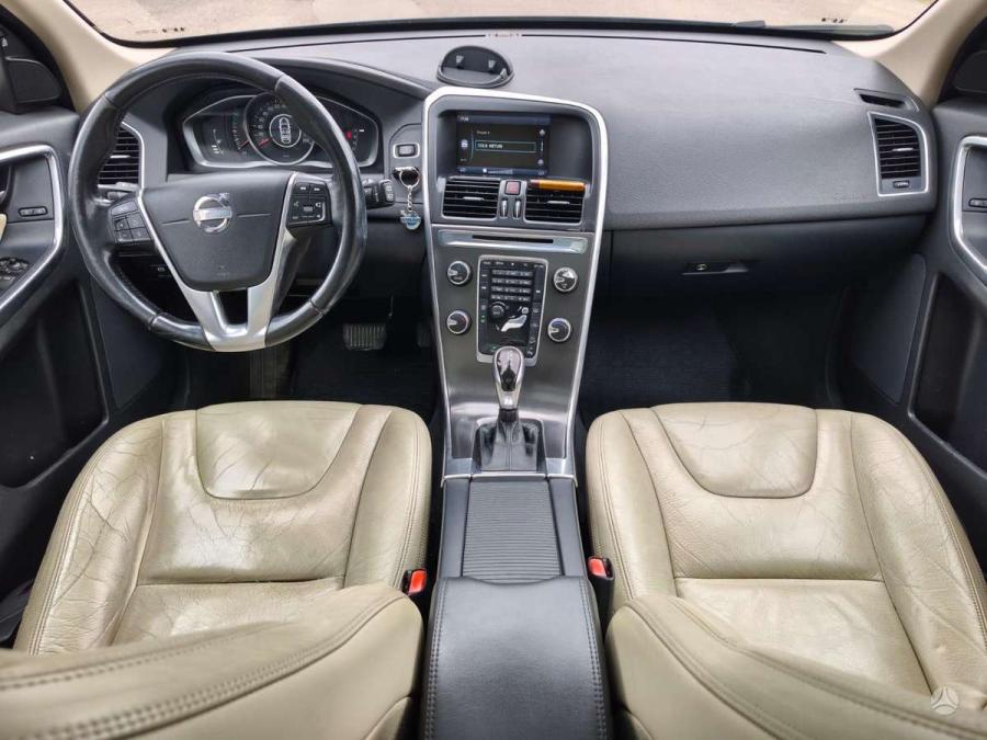 Blue Volvo XC60 2013 in Siauliai, with an engine capacity of 2.40 L and mileage of 256 thousand km for 10500 €, photo 10 on AUTOMOTO.COM.LV