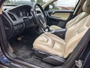 Blue Volvo XC60 2013 in Siauliai, with an engine capacity of 2.40 L and mileage of 256 thousand km for 10500 €, photo 13 on AUTOMOTO.COM.LV