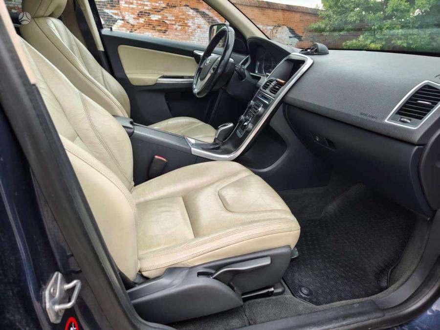 Blue Volvo XC60 2013 in Siauliai, with an engine capacity of 2.40 L and mileage of 256 thousand km for 10500 €, photo 14 on AUTOMOTO.COM.LV