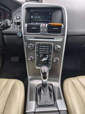 Blue Volvo XC60 2013 in Siauliai, with an engine capacity of 2.40 L and mileage of 256 thousand km for 10500 €, photo 18 on AUTOMOTO.COM.LV