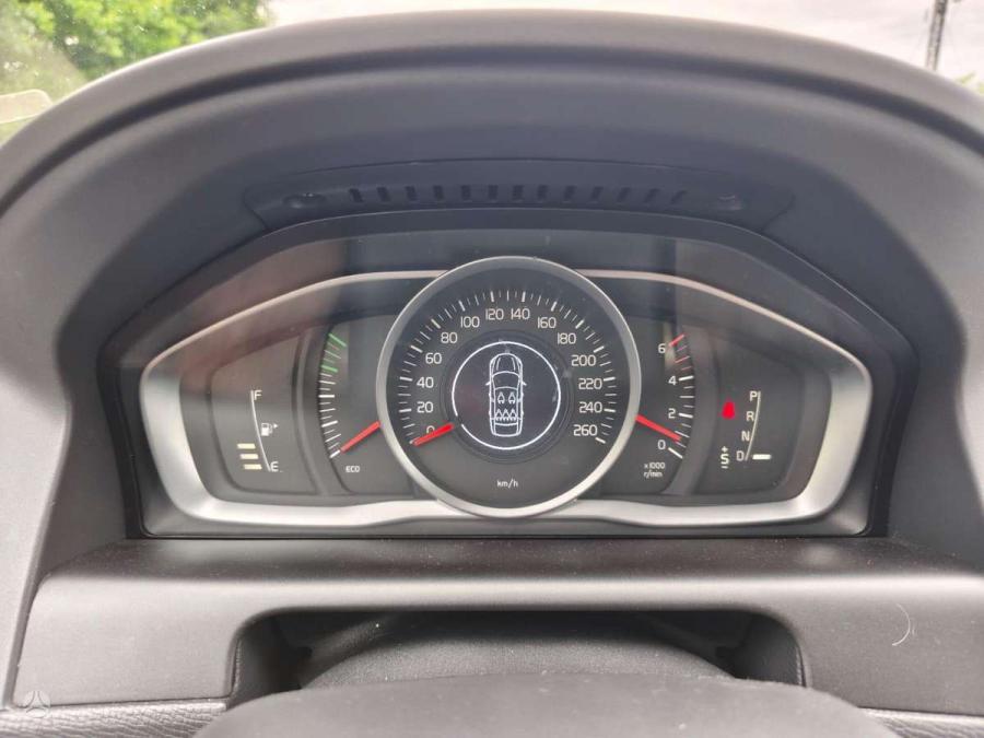 Blue Volvo XC60 2013 in Siauliai, with an engine capacity of 2.40 L and mileage of 256 thousand km for 10500 €, photo 21 on AUTOMOTO.COM.LV