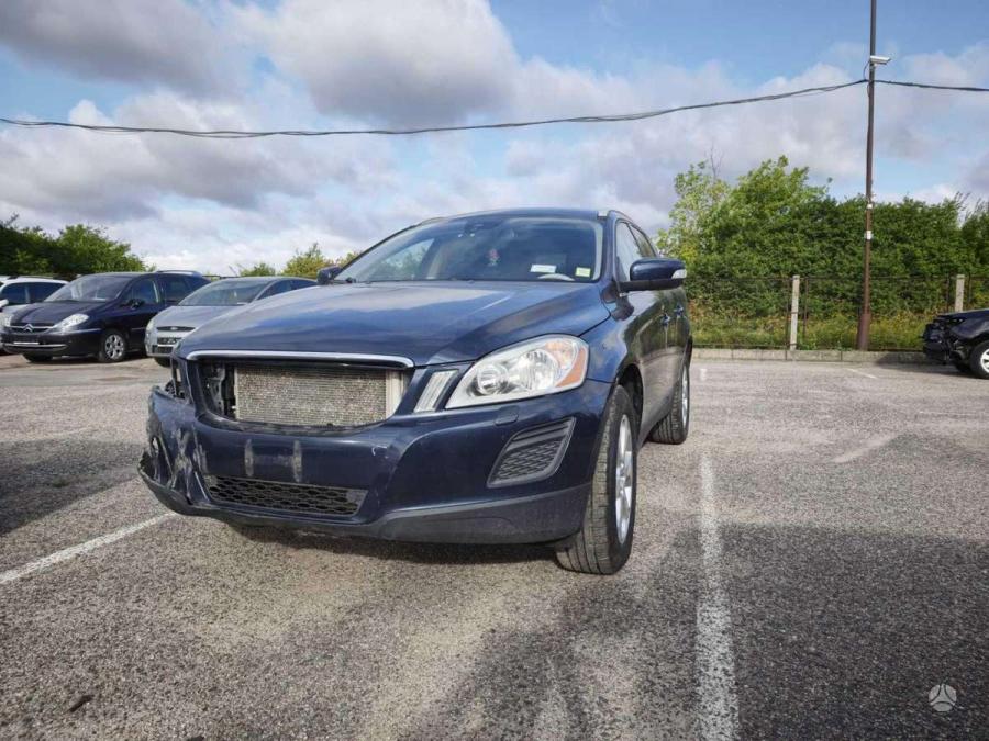 Blue Volvo XC60 2013 in Siauliai, with an engine capacity of 3.19 L and mileage of 158 thousand km for 3850 €, photo 3 on AUTOMOTO.COM.LV