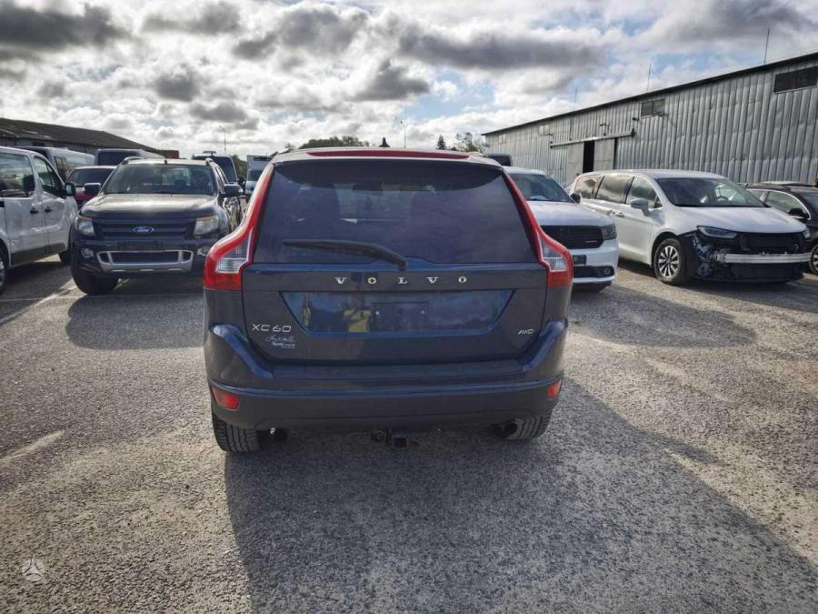 Blue Volvo XC60 2013 in Siauliai, with an engine capacity of 3.19 L and mileage of 158 thousand km for 3850 €, photo 4 on AUTOMOTO.COM.LV