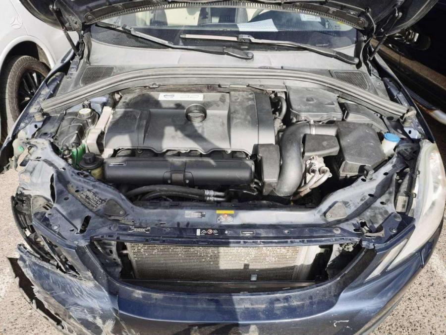 Blue Volvo XC60 2013 in Siauliai, with an engine capacity of 3.19 L and mileage of 158 thousand km for 3850 €, photo 9 on AUTOMOTO.COM.LV