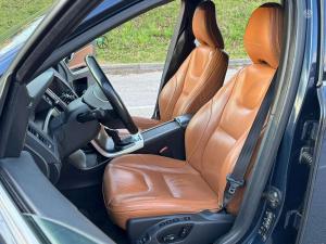 Blue Volvo XC60 2013 in Jonava, with an engine capacity of 2.40 L and mileage of 290 thousand km for 10899 €, photo 4 on AUTOMOTO.COM.LV