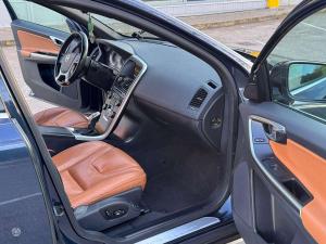 Blue Volvo XC60 2013 in Jonava, with an engine capacity of 2.40 L and mileage of 290 thousand km for 10899 €, photo 20 on AUTOMOTO.COM.LV