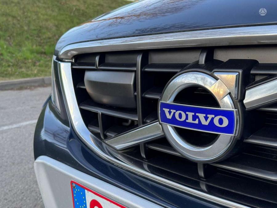 Blue Volvo XC60 2013 in Jonava, with an engine capacity of 2.40 L and mileage of 290 thousand km for 10899 €, photo 27 on AUTOMOTO.COM.LV