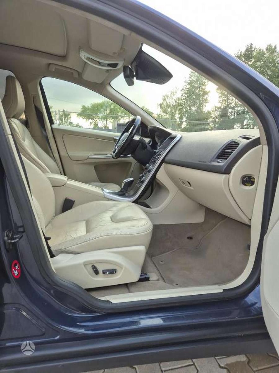 Zils Volvo XC60 2013 Šauļi, ar dzinēja tilpumu 2.40 L un nobraukumu 307 tūkst. km par 7800 €, foto 18 vietnē AUTOMOTO.COM.LV