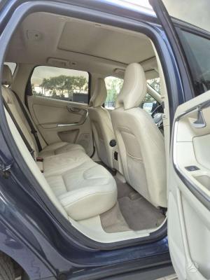 Zils Volvo XC60 2013 Šauļi, ar dzinēja tilpumu 2.40 L un nobraukumu 307 tūkst. km par 7800 €, foto 19 vietnē AUTOMOTO.COM.LV