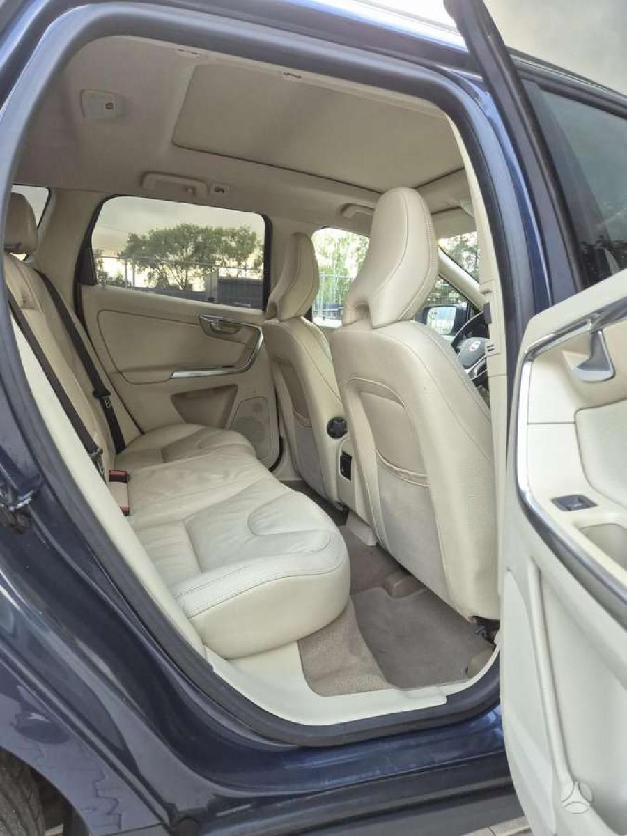 Zils Volvo XC60 2013 Šauļi, ar dzinēja tilpumu 2.40 L un nobraukumu 307 tūkst. km par 7800 €, foto 19 vietnē AUTOMOTO.COM.LV