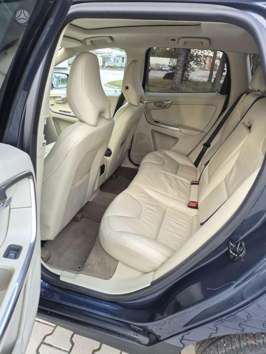 Zils Volvo XC60 2013 Šauļi, ar dzinēja tilpumu 2.40 L un nobraukumu 307 tūkst. km par 7800 €, foto 20 vietnē AUTOMOTO.COM.LV