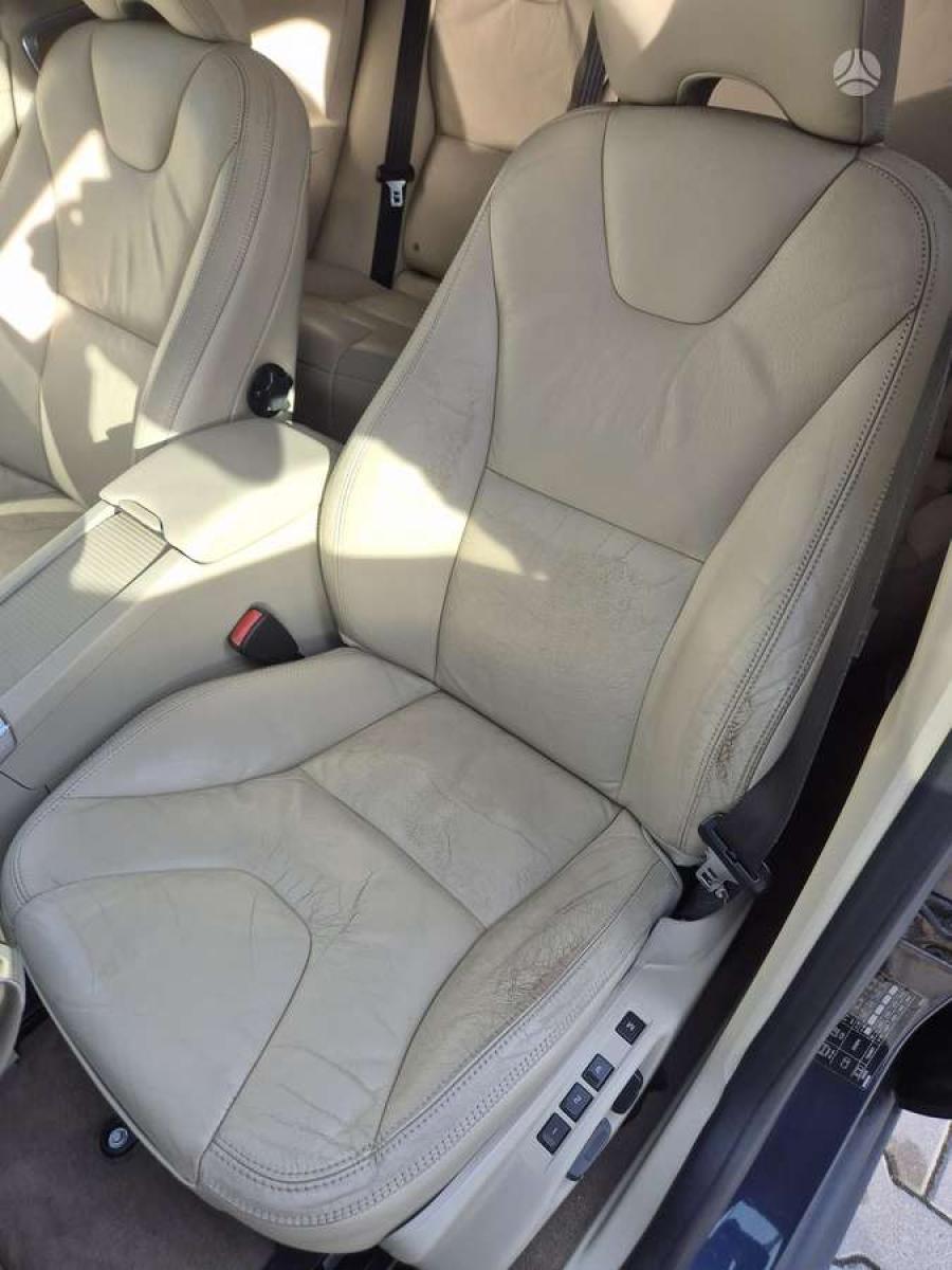 Zils Volvo XC60 2013 Šauļi, ar dzinēja tilpumu 2.40 L un nobraukumu 307 tūkst. km par 7800 €, foto 23 vietnē AUTOMOTO.COM.LV