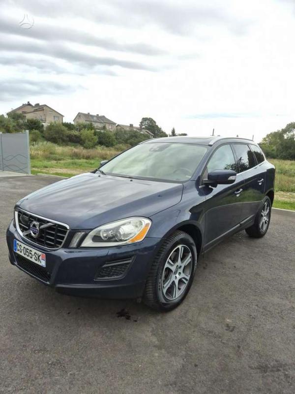 Zils Volvo XC60 2013 Šauļi, ar dzinēja tilpumu 2.40 L un nobraukumu 307 tūkst. km par 7999 €, foto 1 vietnē AUTOMOTO.COM.LV