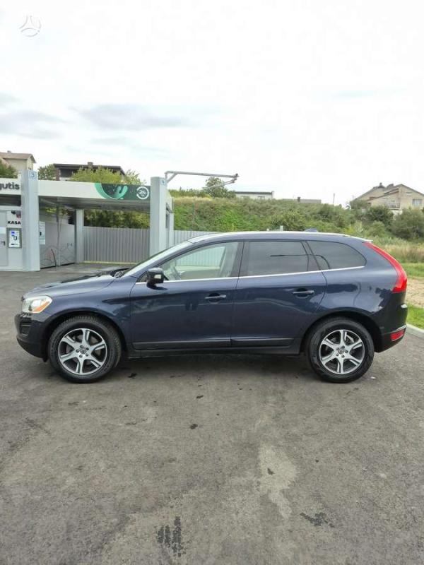 Zils Volvo XC60 2013 Šauļi, ar dzinēja tilpumu 2.40 L un nobraukumu 307 tūkst. km par 7999 €, foto 3 vietnē AUTOMOTO.COM.LV