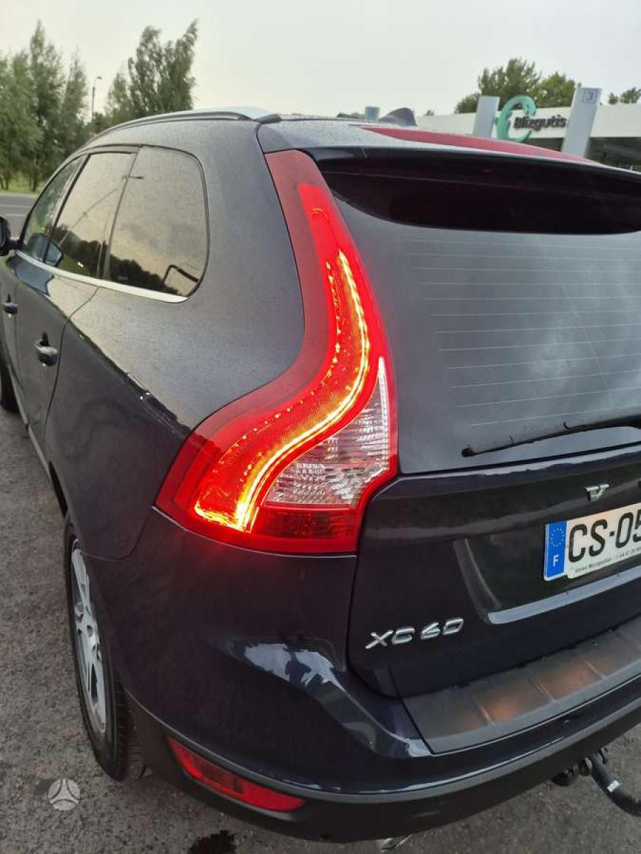 Zils Volvo XC60 2013 Šauļi, ar dzinēja tilpumu 2.40 L un nobraukumu 307 tūkst. km par 7999 €, foto 14 vietnē AUTOMOTO.COM.LV