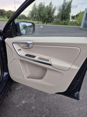 Zils Volvo XC60 2013 Šauļi, ar dzinēja tilpumu 2.40 L un nobraukumu 307 tūkst. km par 7999 €, foto 17 vietnē AUTOMOTO.COM.LV
