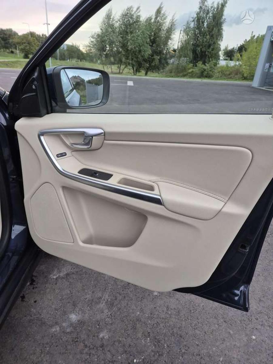 Zils Volvo XC60 2013 Šauļi, ar dzinēja tilpumu 2.40 L un nobraukumu 307 tūkst. km par 7999 €, foto 17 vietnē AUTOMOTO.COM.LV