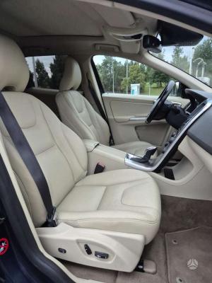 Zils Volvo XC60 2013 Šauļi, ar dzinēja tilpumu 2.40 L un nobraukumu 307 tūkst. km par 7999 €, foto 18 vietnē AUTOMOTO.COM.LV
