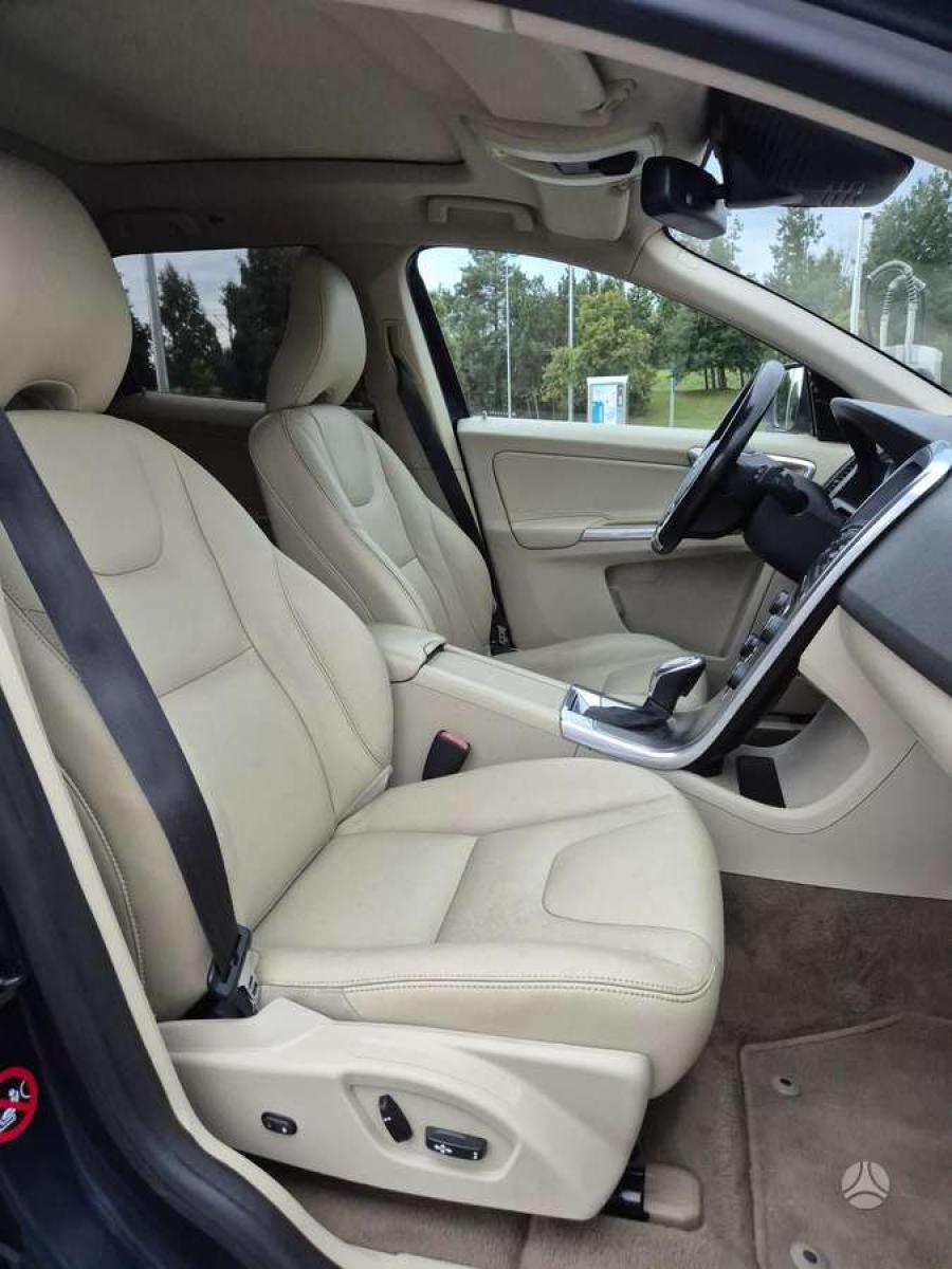 Zils Volvo XC60 2013 Šauļi, ar dzinēja tilpumu 2.40 L un nobraukumu 307 tūkst. km par 7999 €, foto 18 vietnē AUTOMOTO.COM.LV
