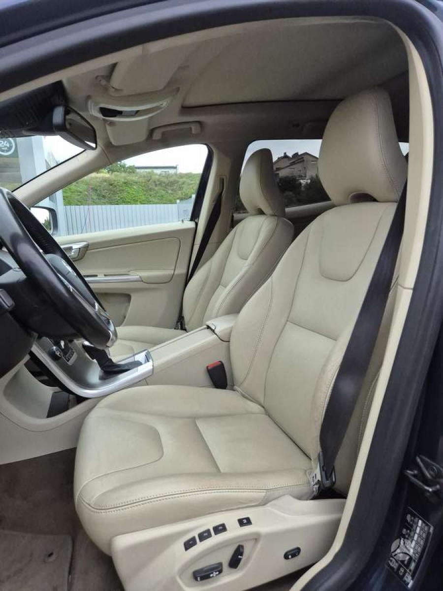 Zils Volvo XC60 2013 Šauļi, ar dzinēja tilpumu 2.40 L un nobraukumu 307 tūkst. km par 7999 €, foto 21 vietnē AUTOMOTO.COM.LV
