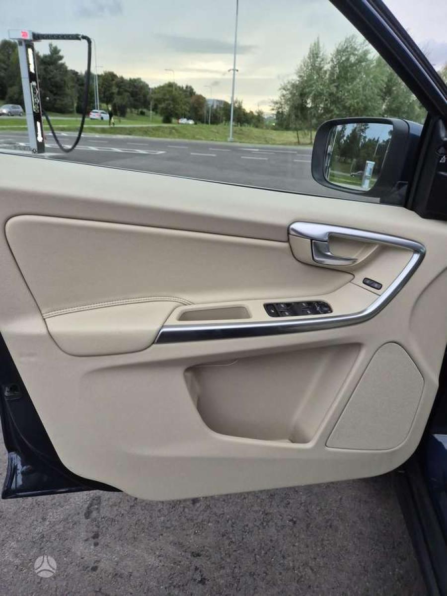 Zils Volvo XC60 2013 Šauļi, ar dzinēja tilpumu 2.40 L un nobraukumu 307 tūkst. km par 7999 €, foto 22 vietnē AUTOMOTO.COM.LV