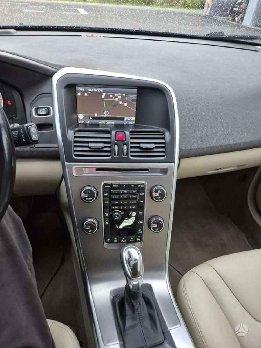 Zils Volvo XC60 2013 Šauļi, ar dzinēja tilpumu 2.40 L un nobraukumu 307 tūkst. km par 7999 €, foto 27 vietnē AUTOMOTO.COM.LV
