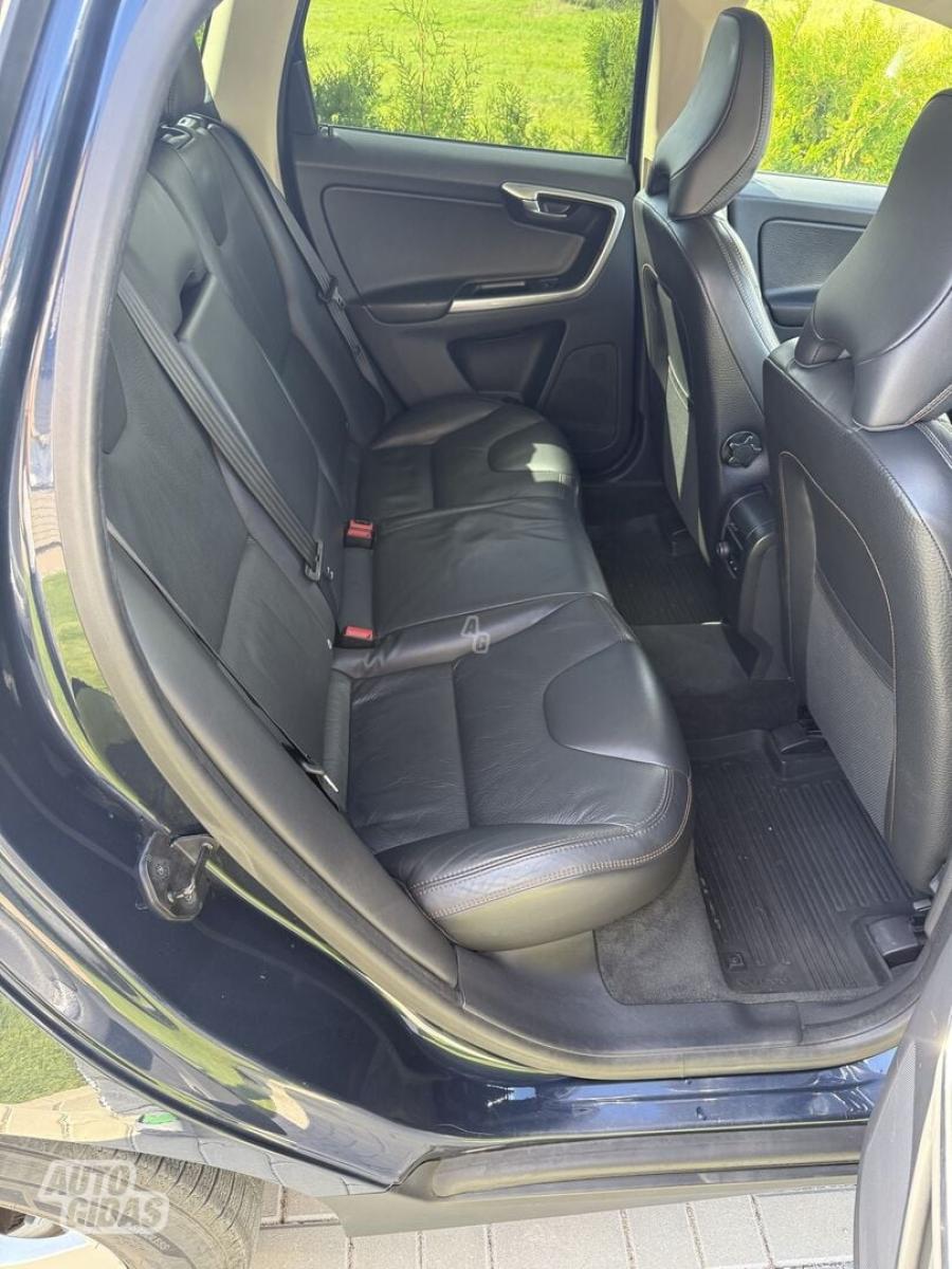 Blue Volvo XC60 2013 in Vilnius, with an engine capacity of 2.40 L and mileage of 359 thousand km for 8700 €, photo 12 on AUTOMOTO.COM.LV
