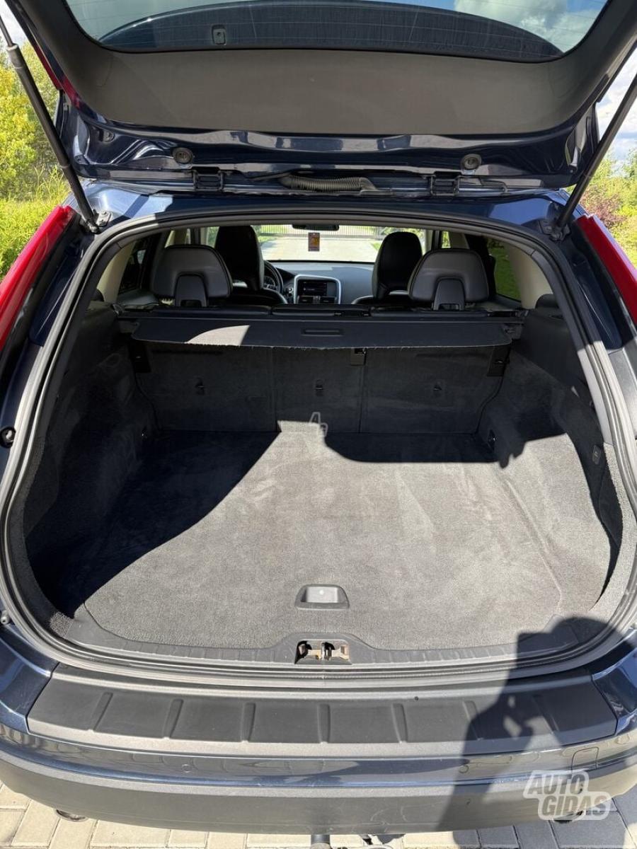 Blue Volvo XC60 2013 in Vilnius, with an engine capacity of 2.40 L and mileage of 359 thousand km for 8700 €, photo 13 on AUTOMOTO.COM.LV