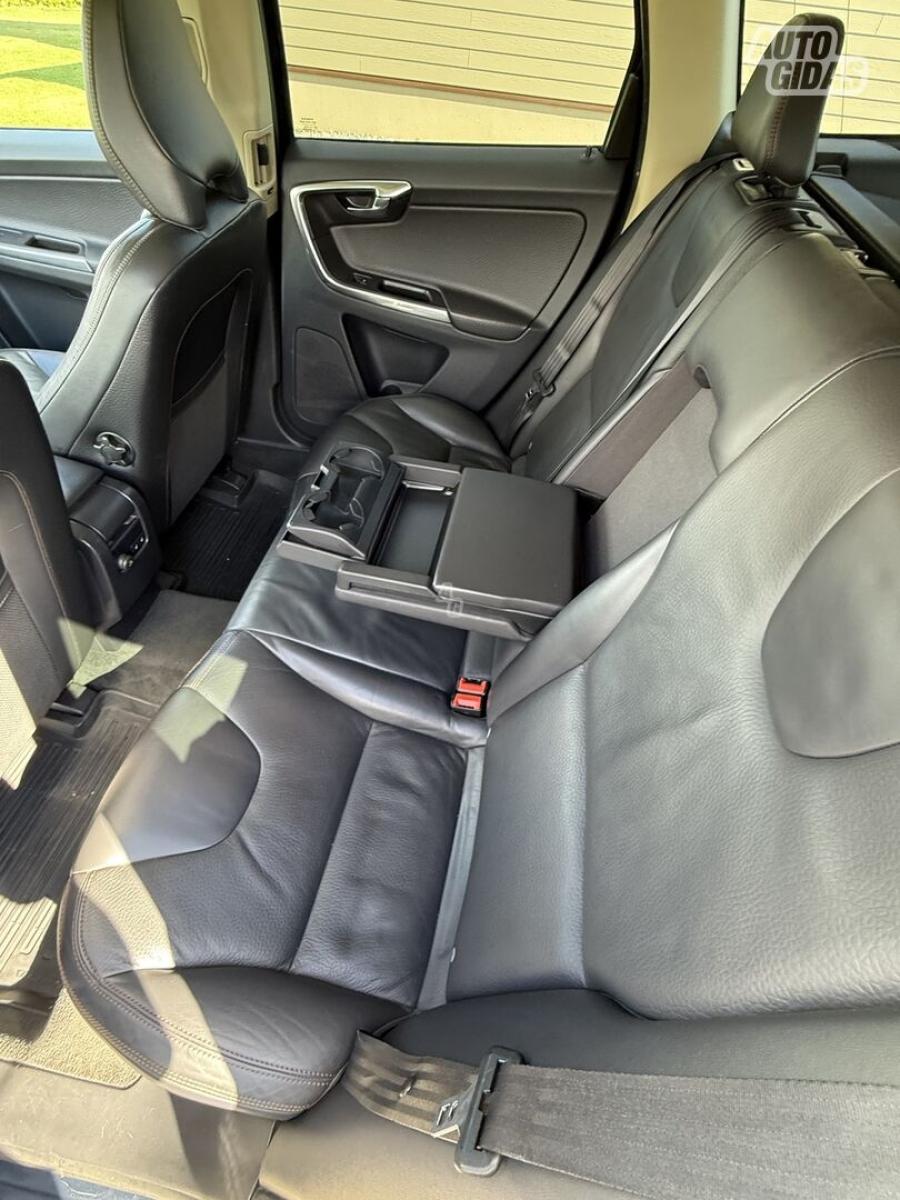 Blue Volvo XC60 2013 in Vilnius, with an engine capacity of 2.40 L and mileage of 359 thousand km for 8700 €, photo 15 on AUTOMOTO.COM.LV