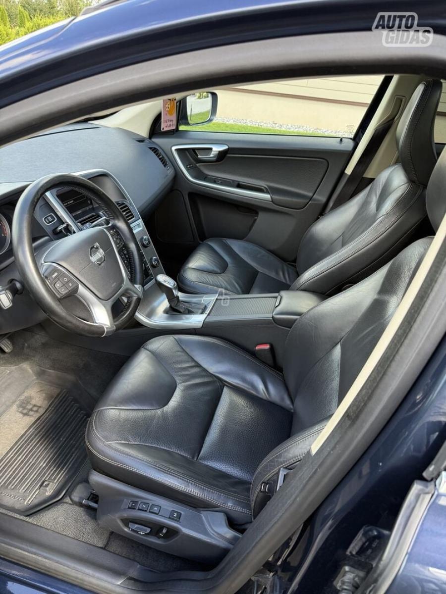Blue Volvo XC60 2013 in Vilnius, with an engine capacity of 2.40 L and mileage of 359 thousand km for 8700 €, photo 17 on AUTOMOTO.COM.LV