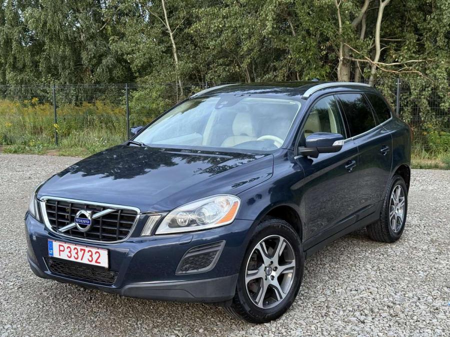 Blue Volvo XC60 2013 in Siauliai, with an engine capacity of 2.95 L and mileage of 228 thousand km for 8850 €, photo 1 on AUTOMOTO.COM.LV