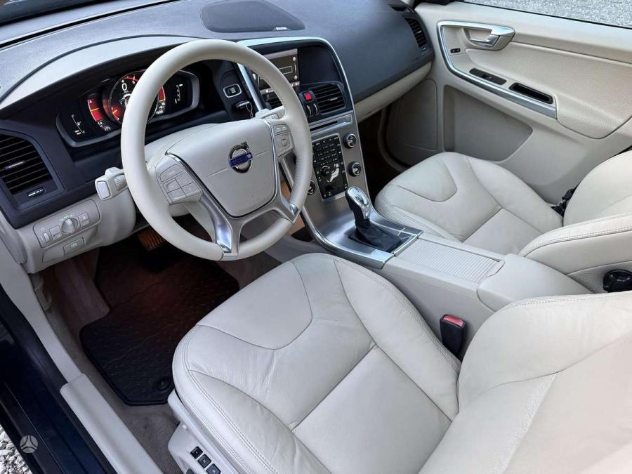 Blue Volvo XC60 2013 in Siauliai, with an engine capacity of 2.95 L and mileage of 228 thousand km for 8850 €, photo 10 on AUTOMOTO.COM.LV