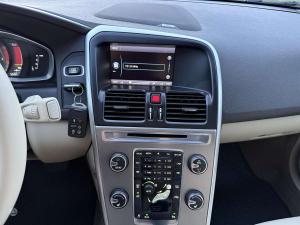 Blue Volvo XC60 2013 in Siauliai, with an engine capacity of 2.95 L and mileage of 228 thousand km for 8850 €, photo 14 on AUTOMOTO.COM.LV