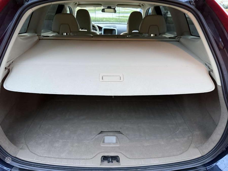 Blue Volvo XC60 2013 in Siauliai, with an engine capacity of 2.95 L and mileage of 228 thousand km for 8850 €, photo 17 on AUTOMOTO.COM.LV