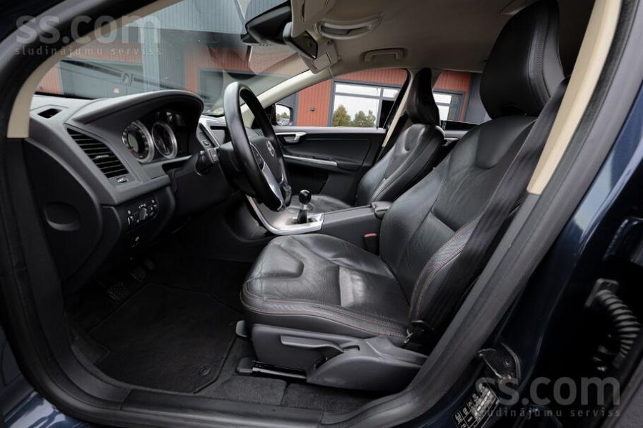Zils Volvo XC60 2013 Jelgava, ar dzinēja tilpumu 2.00 L un nobraukumu 0 tūkst. km par 9790 €, foto 8 vietnē AUTOMOTO.COM.LV