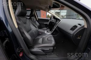 Zils Volvo XC60 2013 Jelgava, ar dzinēja tilpumu 2.00 L un nobraukumu 0 tūkst. km par 9790 €, foto 12 vietnē AUTOMOTO.COM.LV